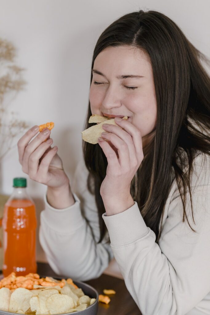 7 Effective Techniques To Overcome Emotional Eating At Home